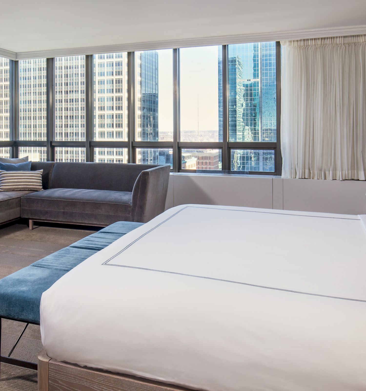 Luxury Downtown Minneapolis Rooms & Suites - Marquette Hotel
